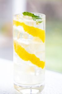 Lemonade Sparkler Cocktail - Cookie Dough and Oven Mitt