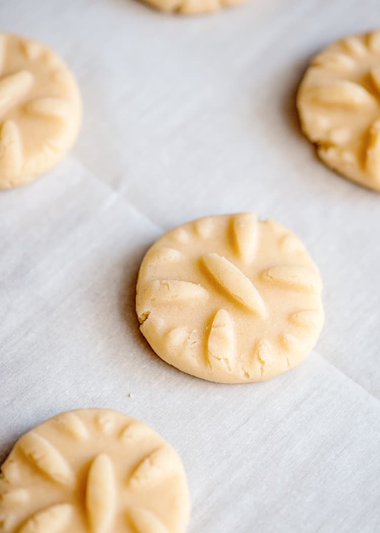 Butter Cookies - Cookie Dough and Oven Mitt