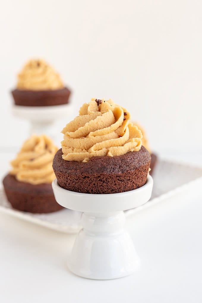 Chocolate Pudding Cookie Cups with Peanut Butter Cream Cheese Frosting ...